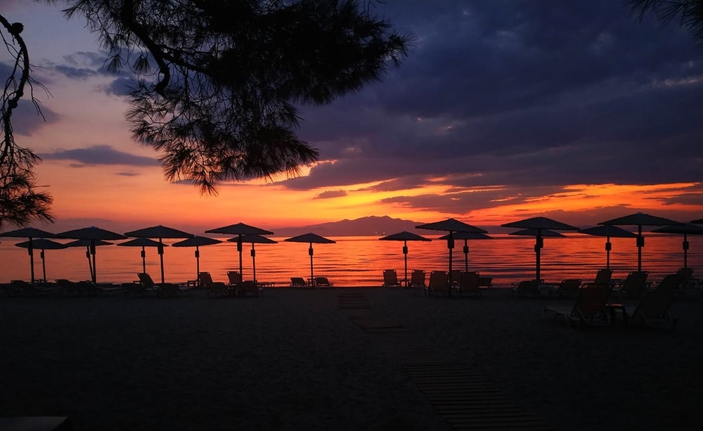 Platana Beach Thassos, plaja cu nisip fin dintre Skala Rachoni si Skala ...