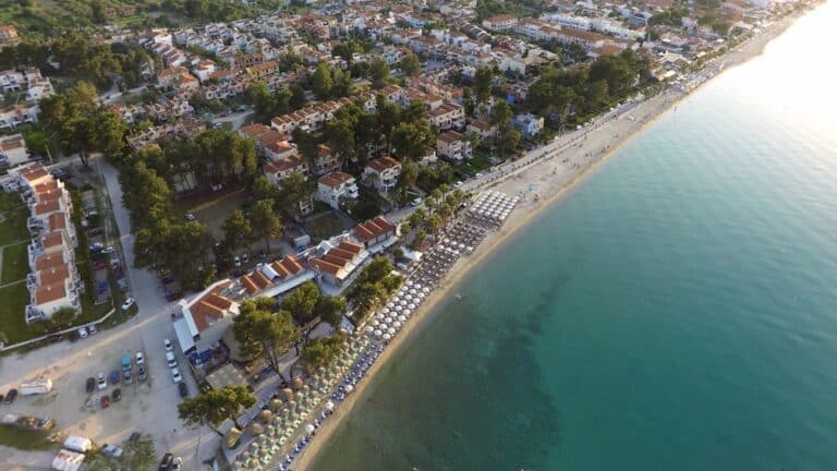 Pefkohori Beach Halkidiki si ce sa stii daca alegi sa faci plaja in ...