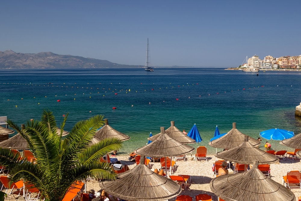 Saranda Beach si ce trebuie sa stii despre plaja acestui oras de pe ...