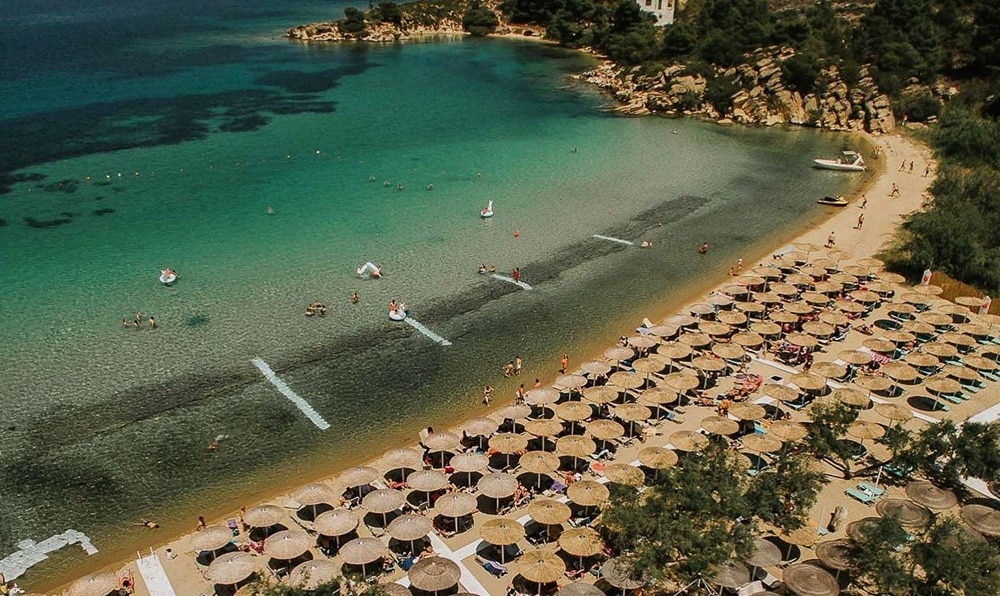 Talgo Beach, locul plin de distractie din apropiere de Vourvourou ...