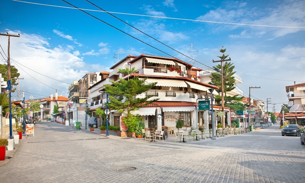 Despre Hanioti, una dintre cele mai apreciate statiuni de pe coasta de ...