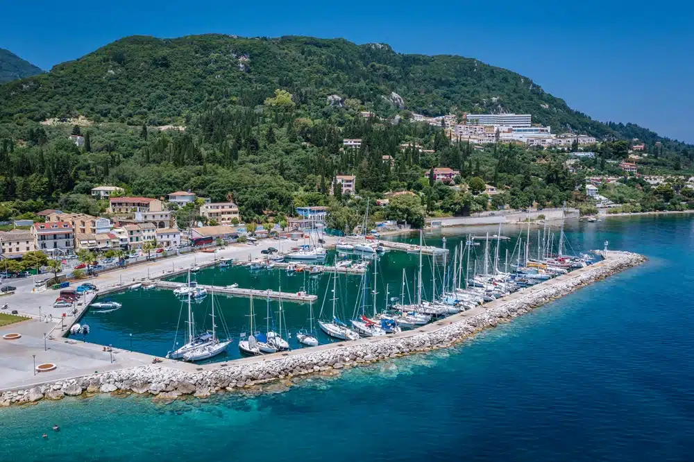 Benitses Corfu Vechiul Sat Pescaresc De La Malul Marii Care Inca si