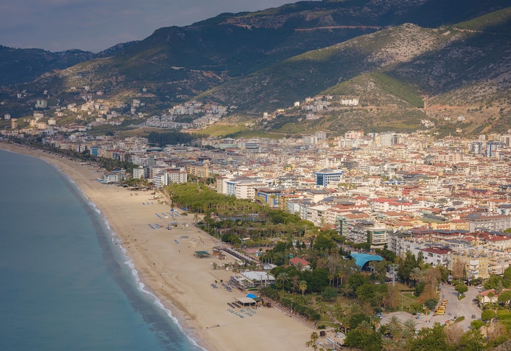 Damlatas Beach, una dintre cele mai apreciate plaje din zona Alanya ...