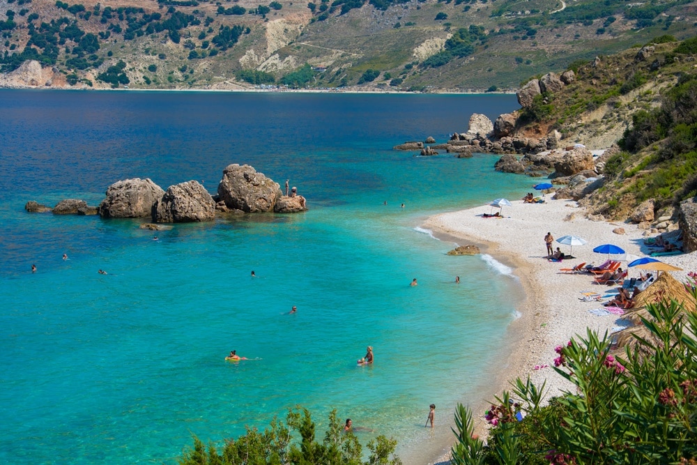 Vouti Beach Kefalonia, plaja dubla cu privelisti spectaculoase si ape ...