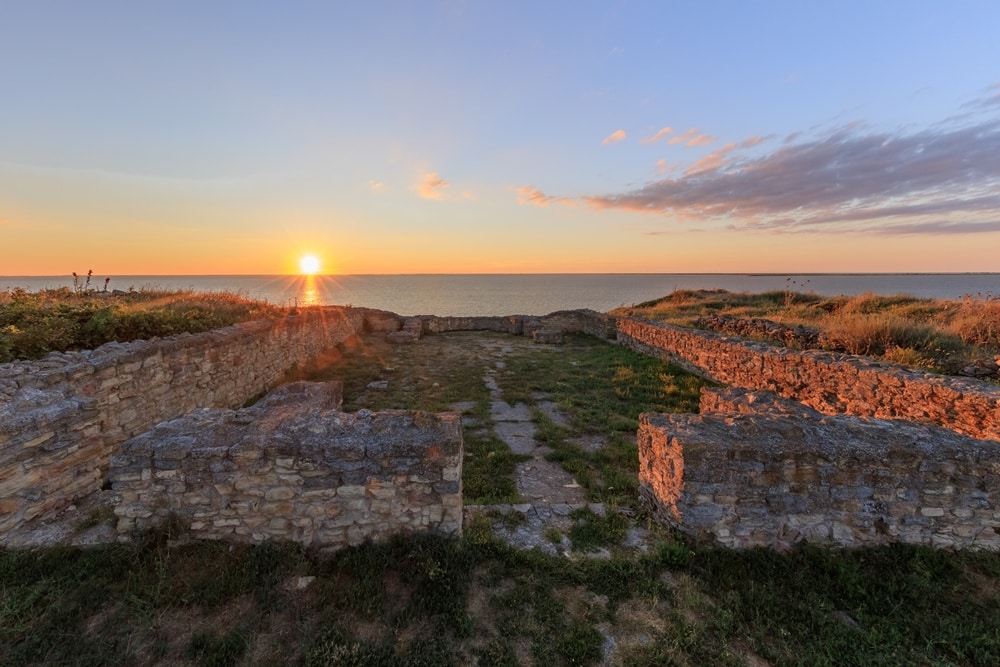 Cetatea Argamum, istorie antica si peisaje salbatice in apropiere de ...